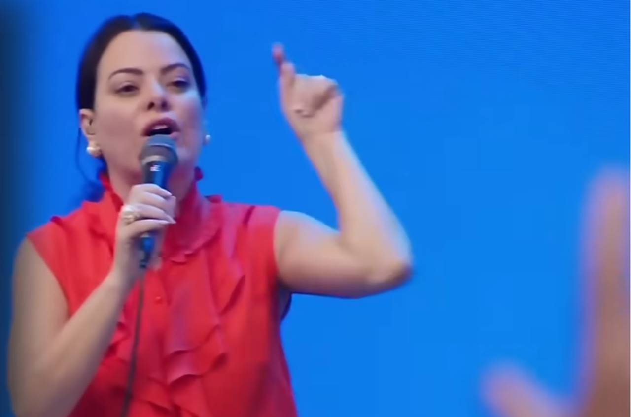Samuel Eleoterio faz história como o primeiro cantor gospel a ...